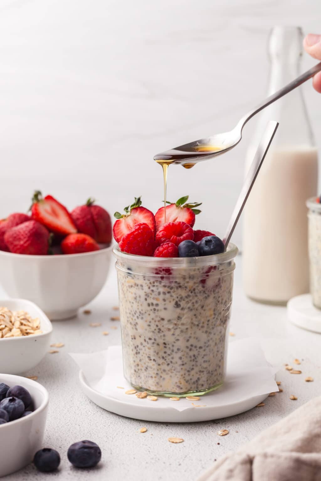 Easy Quinoa Overnight Oats (4 Different Ways) - The PCOS Nutritionist ...